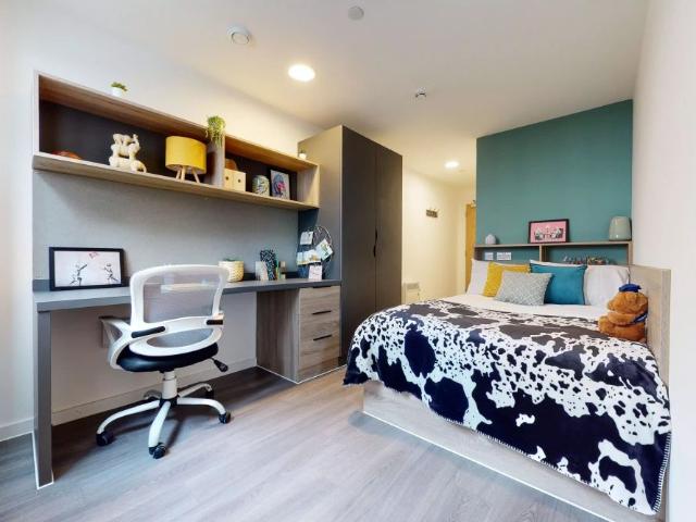 Bronze Ensuite