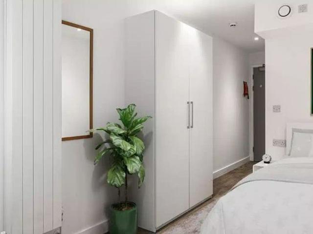 Bronze Ensuite