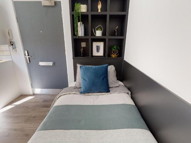 Bronze Studio, at iQ Bloomsbury