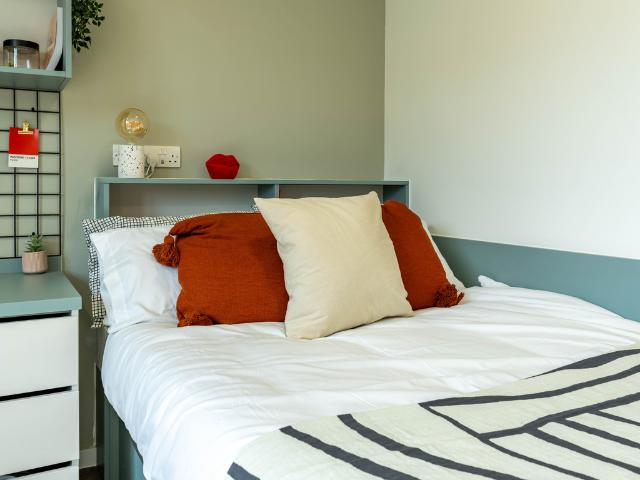 Bronze Studio at The Brook, Lower. Studio to rent £1,430 pcm £330 pw