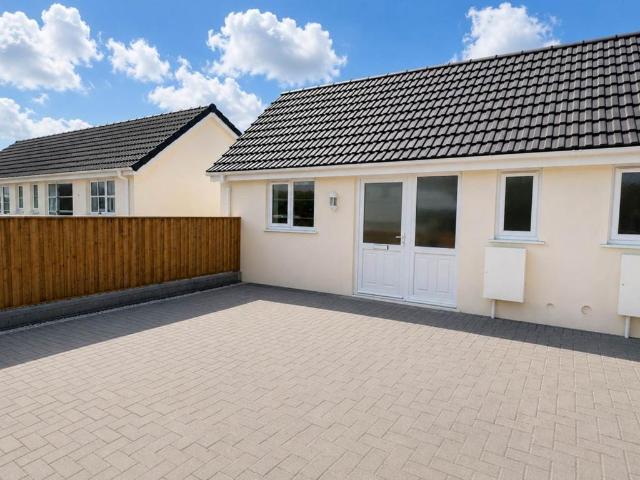 Brook View, Crowbeare Meadow 3 bed semi detached house to rent £1,200 pcm £277 pw