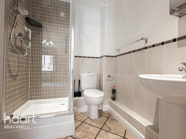 Brook Avenue, Ascot 2 bed apartment to rent £1,600 pcm £369 pw