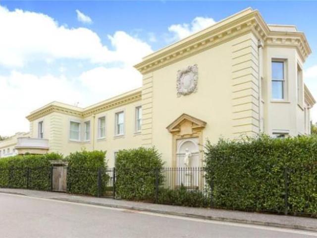 Brook Avenue, Ascot, SL5 2 bed flat to rent £1,650 pcm £381 pw