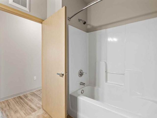 Brook Avenue Housing Cooperative 3 Bedroom Apartment for Rent at 1220 Brook Ave Se, Minneapolis, MN 55414 Como