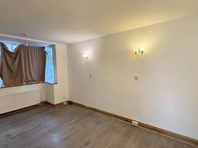Brook Avenue, South Harrow, Harrow HA2, 4 bed bungalow to rent, £2,650 pcm | PrimeLocation