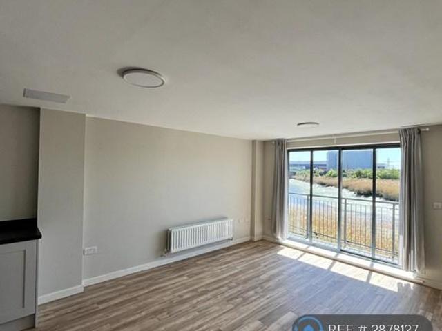 Brook Court, Barking, IG11 2 bed flat to rent £1,600 pcm £369 pw