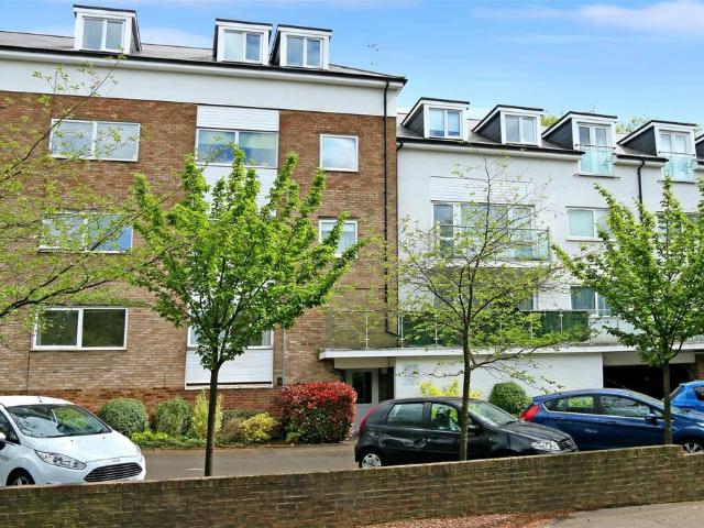 Brook Court, Radlett WD7 2 bed flat to rent £1,550 pcm £358 pw