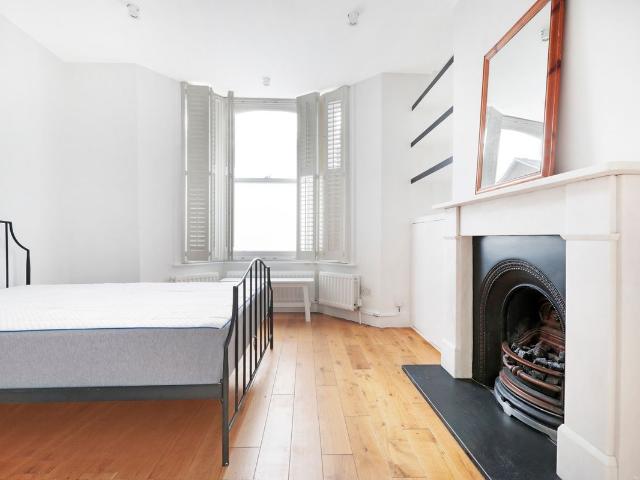 Brook Drive, Elephant And Castle SE11, 3 bed flat to rent, £4,000 pcm | PrimeLocation