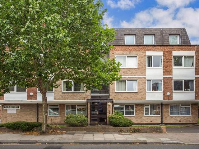 Brook House, 143 London Road. 2 bed flat to rent £2,200 pcm £508 pw