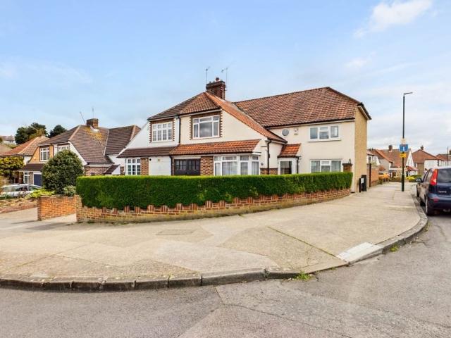 Brook Lane, Bexley DA5, 4 bed semi detached house to rent, £3,000 pcm | PrimeLocation
