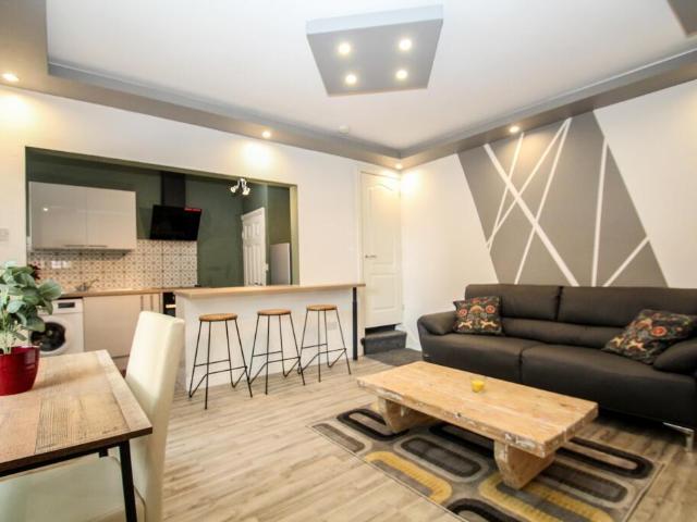 Brook Road, Manchester M14 6 bed semi detached house to rent £3,250 pcm £750 pw