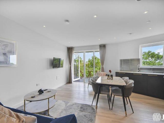Brook Road London N8 1 bed apartment to rent £2,150 pcm £496 pw