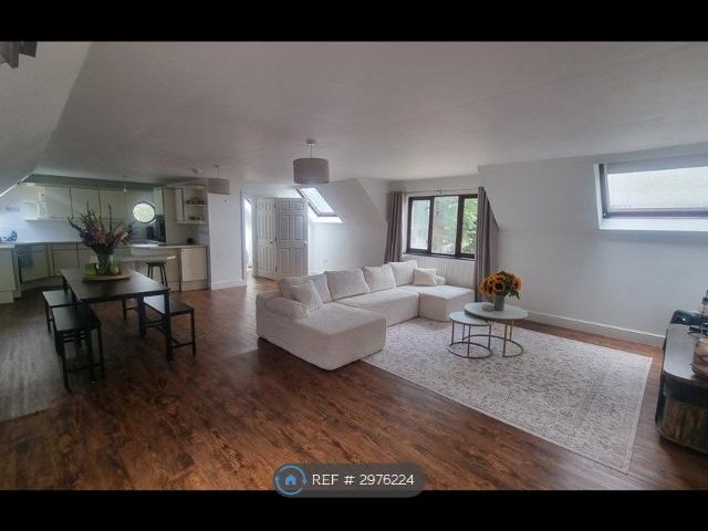 Brook Road, Swindon SN3, 1 bed flat to rent, £1,250 pcm | PrimeLocation
