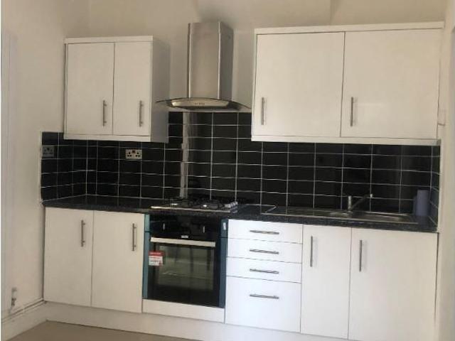 Brook Road South, Brentford TW8, 3 bed flat to rent, £2,200 pcm | PrimeLocation