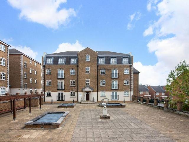 Brook Square, Charlton 2 bed flat to rent £1,900 pcm £438 pw