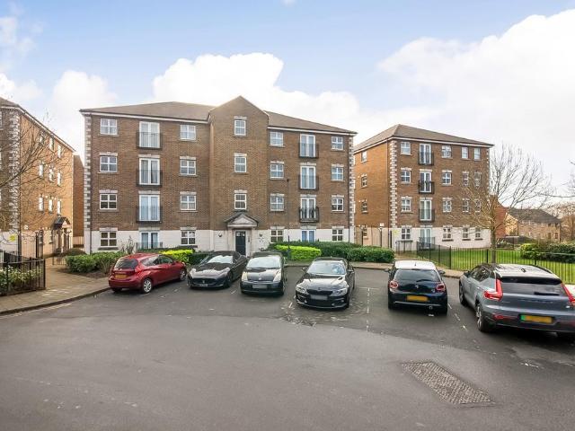 Brook Square, SE18 2 bed flat to rent £1,800 pcm £415 pw