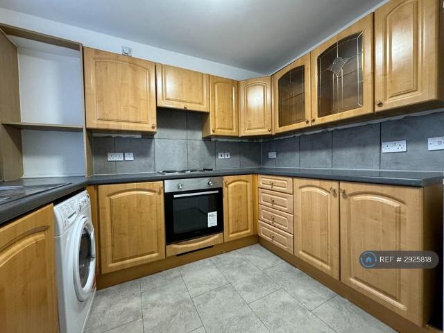 Brook Street, Luton, LU3 2 bed terraced house to rent £1,295 pcm £299 pw