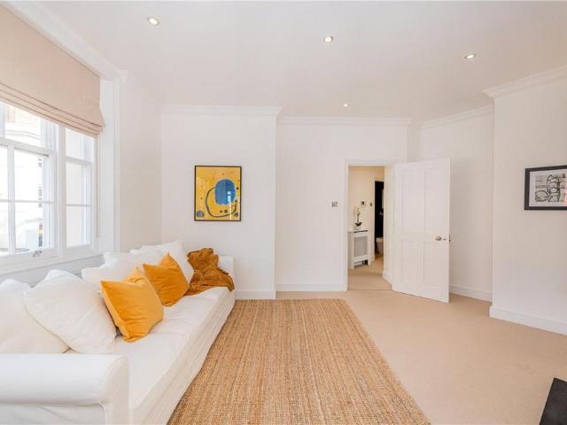 Brook Street, Mayfair, London, W1K 1 bed apartment to rent £6,998 pcm £1,615 pw