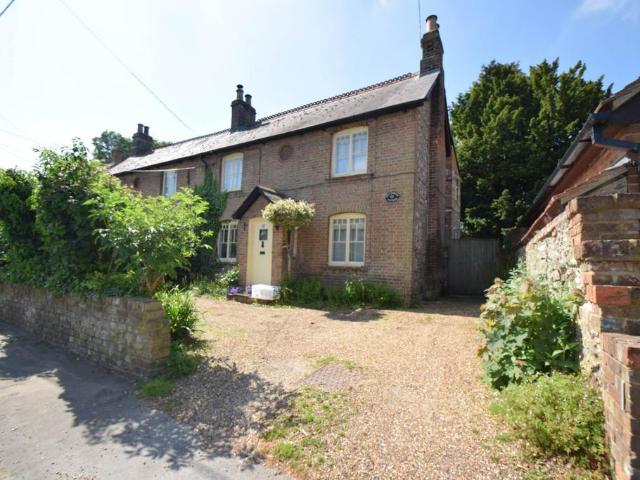 Brook Street, Watlington 4 bed semi detached house to rent £1,950 pcm £450 pw