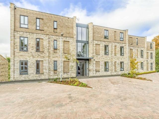 Brookmans Place, Green Close. 1 bed apartment to rent £1,600 pcm £369 pw
