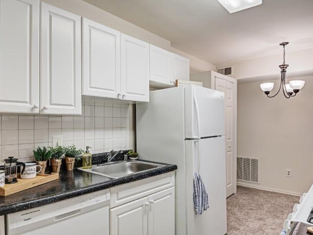 Brookdale at Mark Center Apartment Homes 1 Bedroom Apartment for Rent at 1400 N Beauregard St, Alexandria, VA 22311 Larchmont Village Apartments West