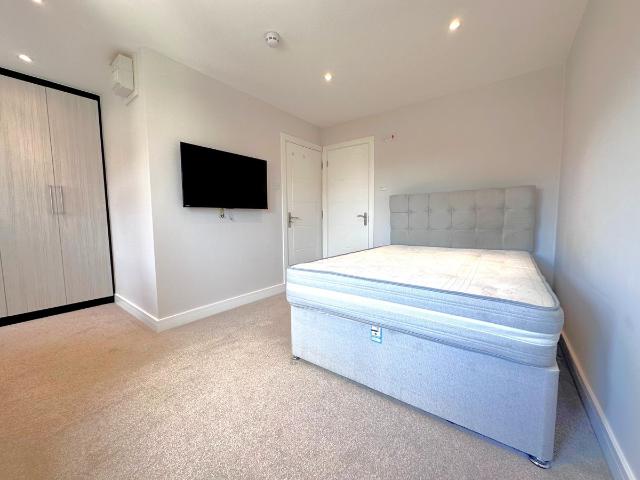 Brookdene Road, Plumstead SE18, Room to rent, £1,000 pcm | PrimeLocation