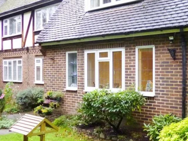 Brooke Close, Merry Hill, Bushey Heath, WD23 1FB, United Kingdom | 2 bed apartment for rent #137643663 | Rentberry