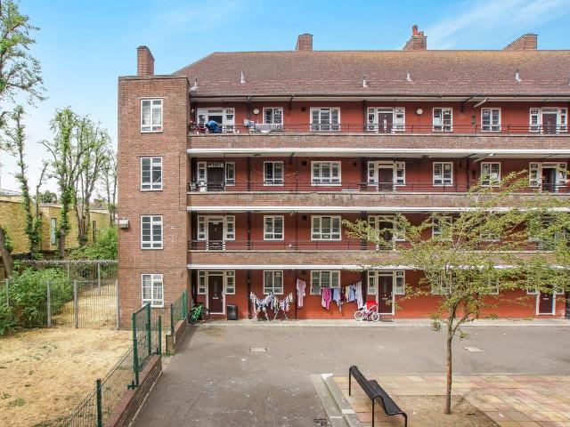 Brooke Road, Carey House Brooke Road E5, 3 bed flat to rent, £2,800 pcm | PrimeLocation
