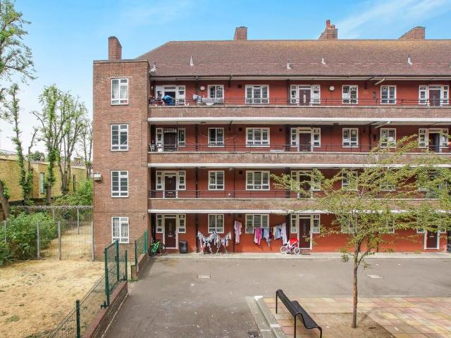 Brooke Road, Carey House Brooke Road, E5 3 bed flat to rent £2,800 pcm £646 pw