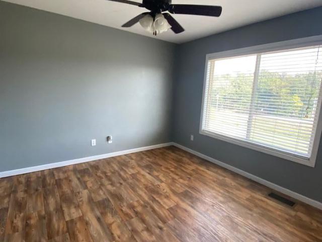Brooke Village 3 Bedroom Apartment for Rent at Lyndel Ct, Dexter, MO 63841