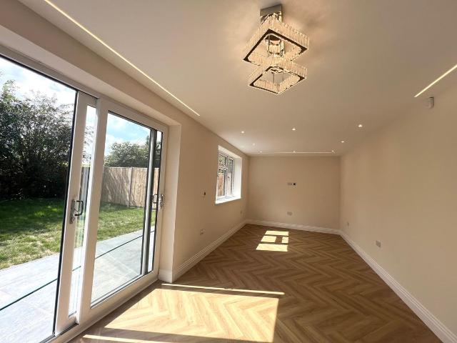 Brookers Hill, Shinfield RG2, 5 bed semi detached house to rent, £2,750 pcm | PrimeLocation