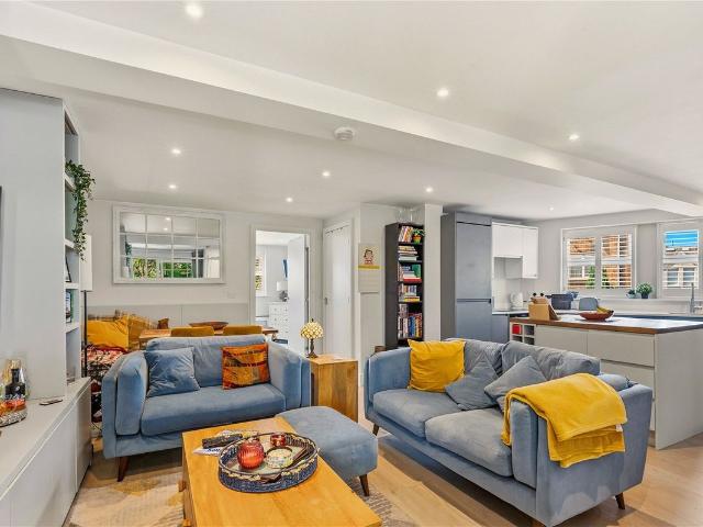 Brookfield Mews, London SW13, 2 bed flat to rent, £2,550 pcm | PrimeLocation