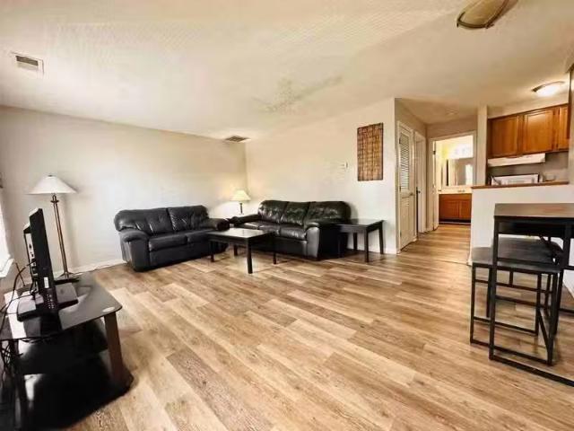 Brookfield Corporate APTS #514D 548 Brookfield Dr #514D