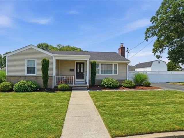 Brookfield Dr, Cranston, Home For Sale