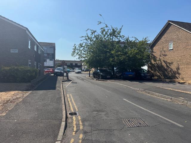 Brookfield, Horsell, Woking GU21, 2 bed flat to rent, £1,500 pcm | PrimeLocation