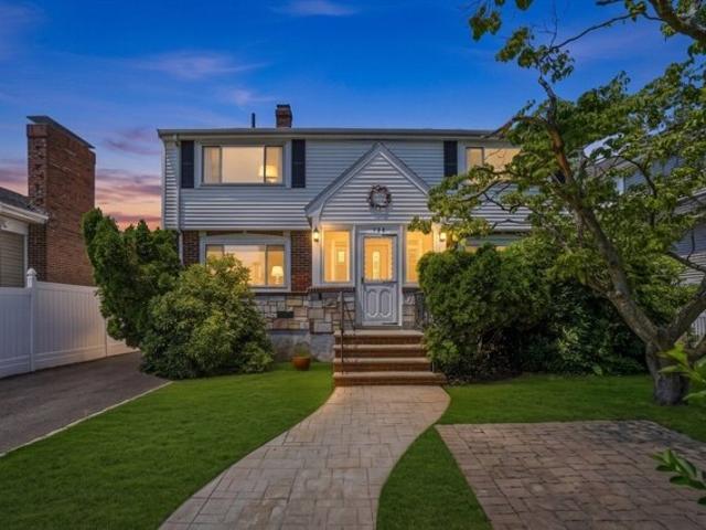 Brookfield Rd, Winthrop, Home For Sale