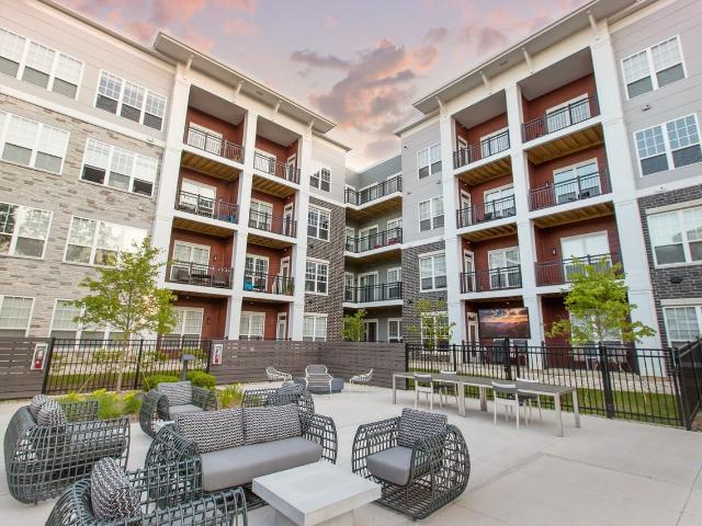 Brookfield Reserve 1 Bedroom Apartment for Rent at 405 Bishops Way, Brookfield, WI 53005