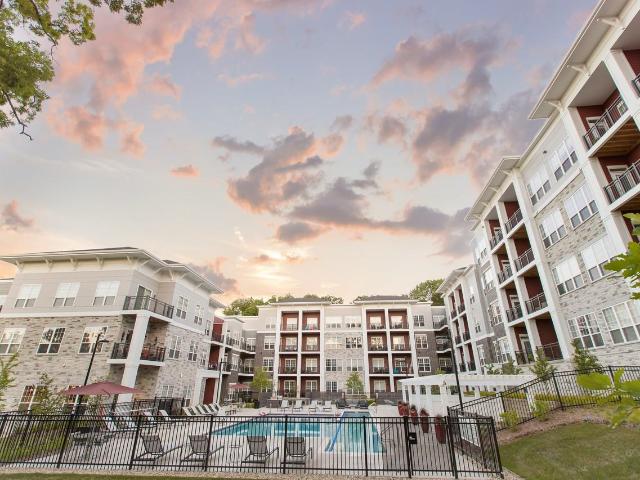 Brookfield Reserve 1 Bedroom Apartment for Rent at 405 Bishops Way, Brookfield, WI 53005