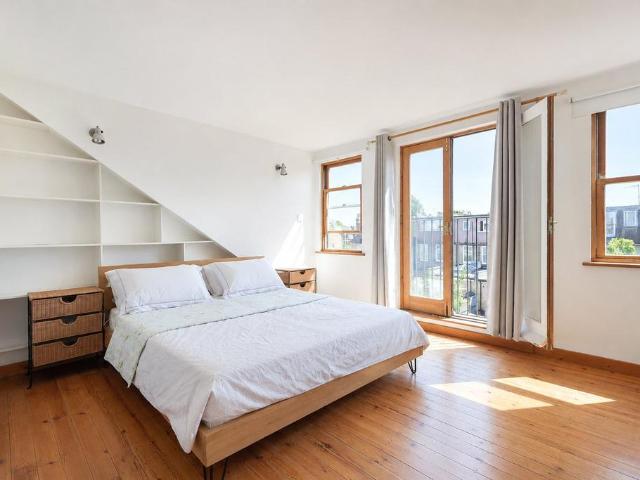 Brookfield Road, London, W4 3 bed terraced house to rent £3,800 pcm £877 pw