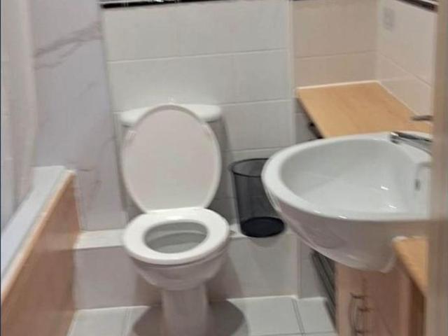 Brookhey, Hyde SK14, Room to rent, £500 pcm | PrimeLocation