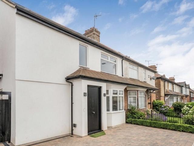 Brookhill Road, Barnet, EN4 4 bed house to rent £4,000 pcm £923 pw