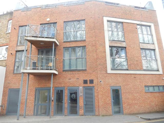 Brookhill Road, London SE18 2 bed flat to rent £2,000 pcm £462 pw
