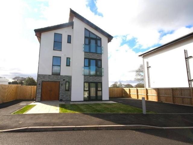 Brookhouse Drive, Marklands, Lostock. 4 bed detached house to rent £2,250 pcm £519 pw