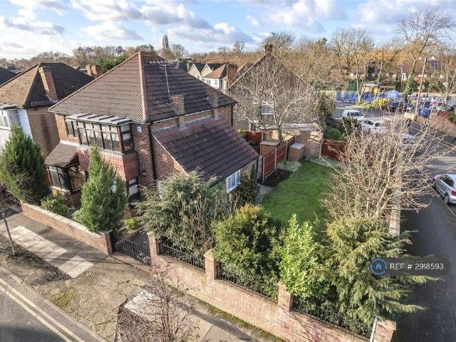 Brooklyn Way, West Drayton, UB7 4 bed detached house to rent £2,800 pcm £646 pw