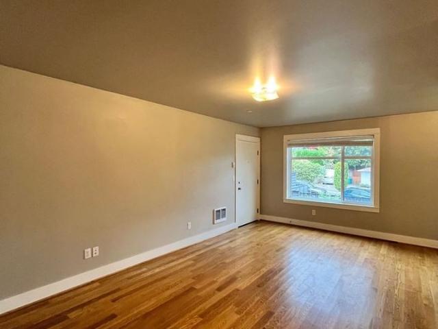Brooklyn Commons by Star Metro 2 Bedroom Apartment for Rent at 1346 Se Center St, Portland, OR 97202 Brooklyn