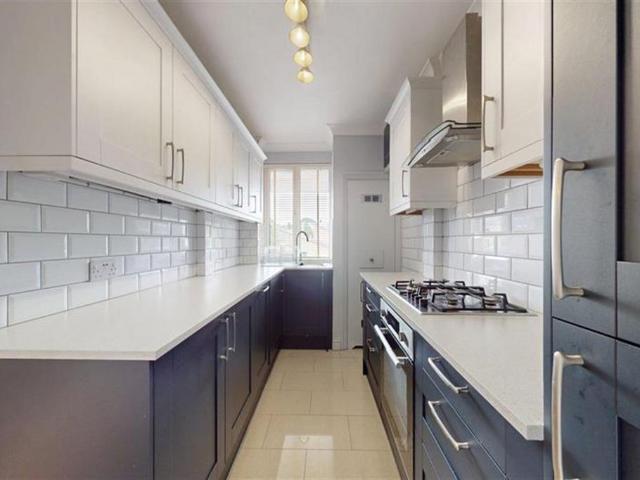 Brooklyn Court, High Road, Loughton. 2 bed apartment to rent £1,600 pcm £369 pw