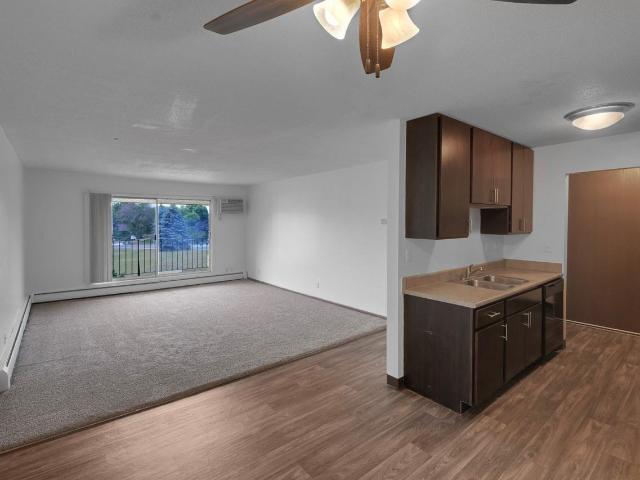 Brooklyn Crossing 2 Bedroom Apartment for Rent at 1701 69th Ave N, Brooklyn Center, MN 55430 Brooklyn Center