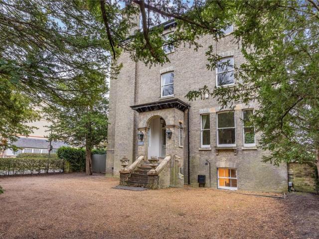 Brooklands Avenue, Cambridge. 8 bed detached house to rent £6,500 pcm £1,500 pw