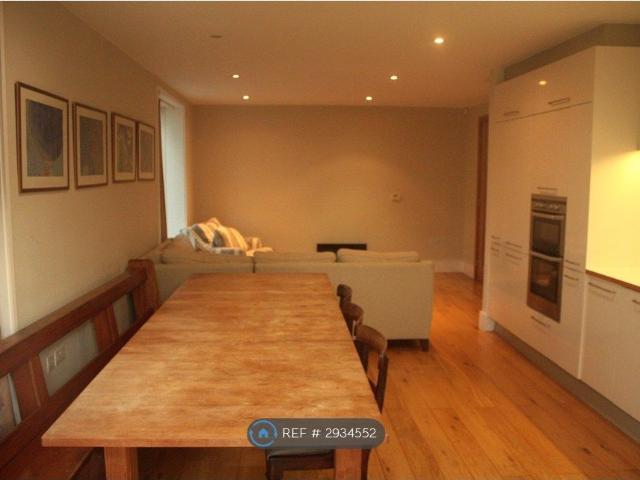 Brooklands Avenue, Cambridge CB2, 2 bed flat to rent, £2,500 pcm | PrimeLocation