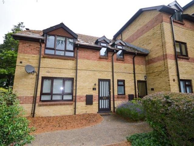 Brooklands Court, Hatfield Road, St. 2 bed maisonette to rent £1,850 pcm £427 pw